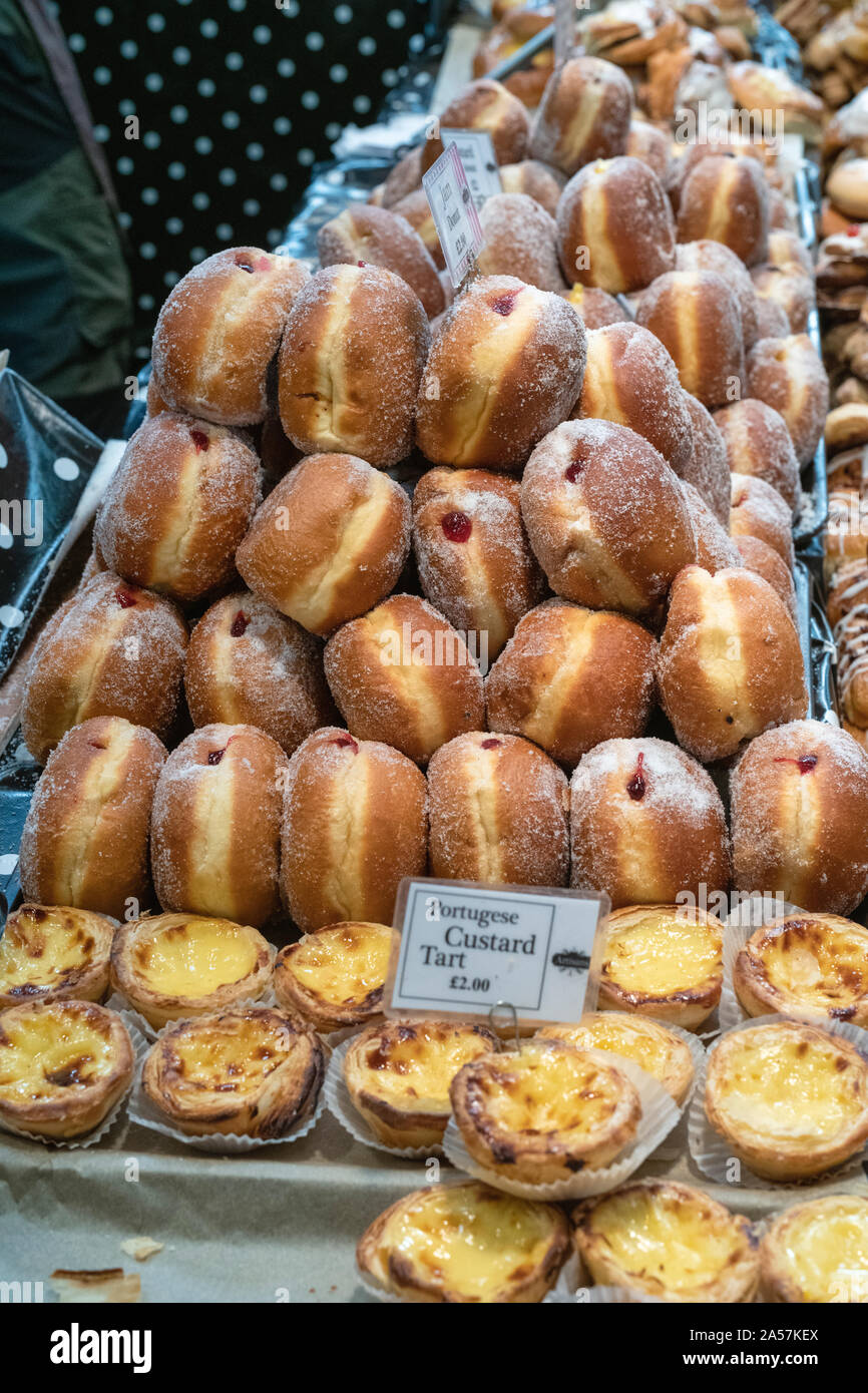 Artisan bakery stall hi-res stock photography and images - Alamy