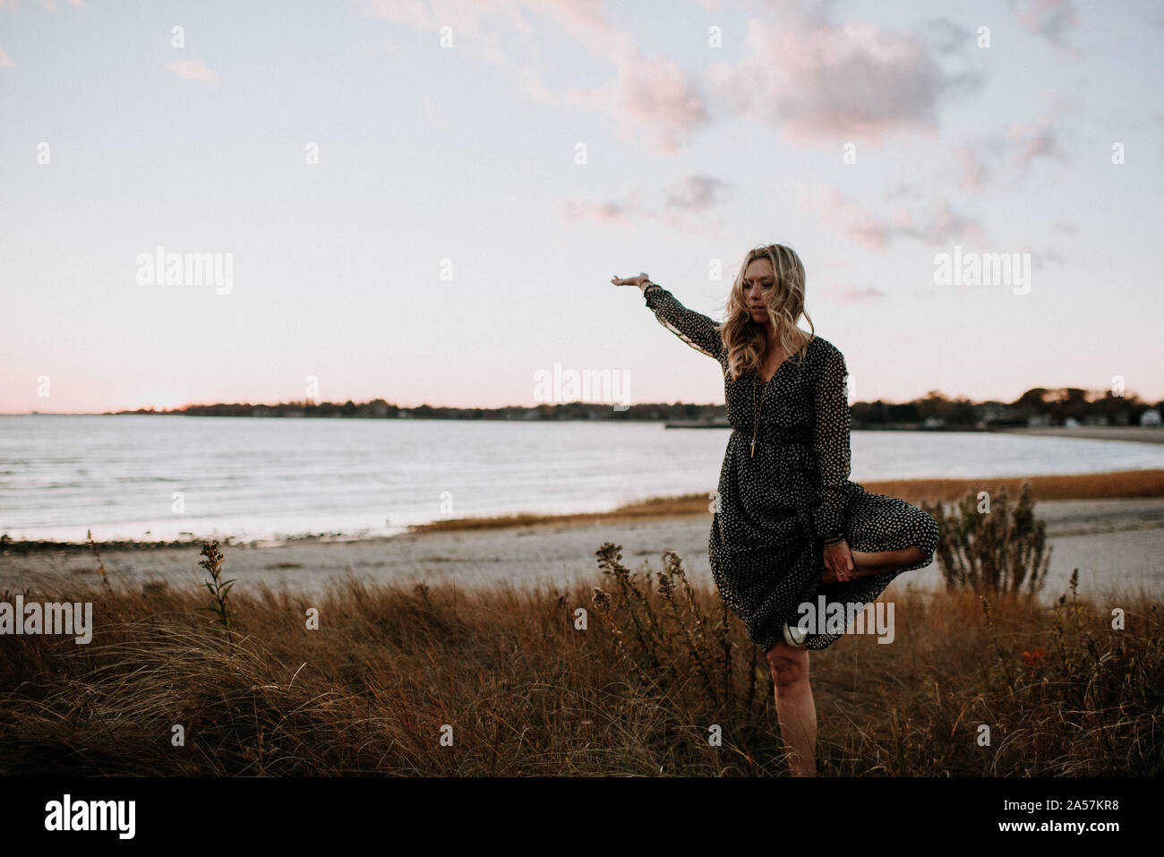woman doing tree pose on the beach Stock Photo - Alamy