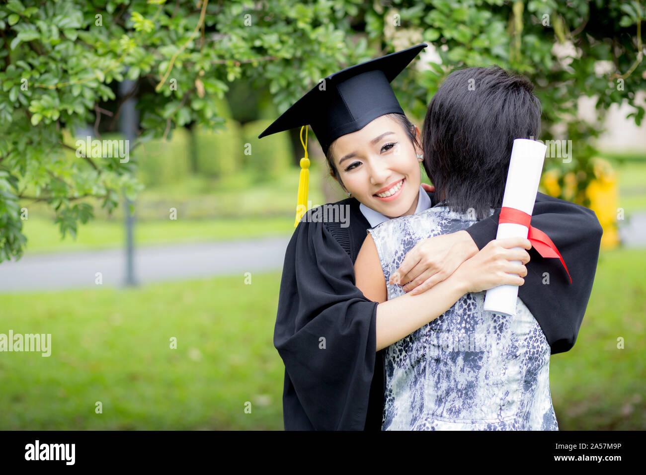 Graduate hugging mother hi-res stock photography and images - Alamy