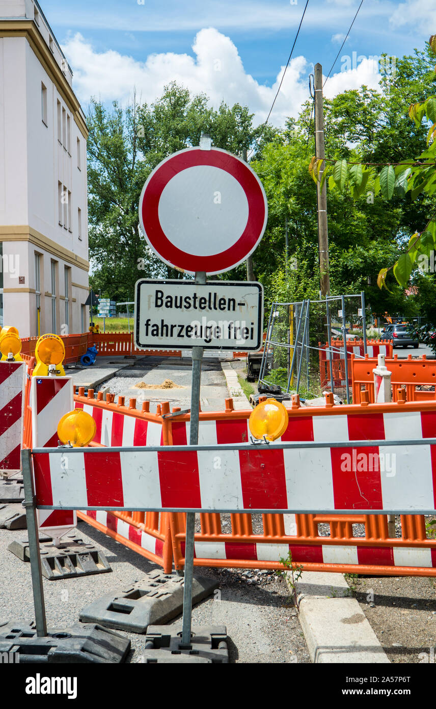 construction sites vehicles free sign in german Stock Photo - Alamy