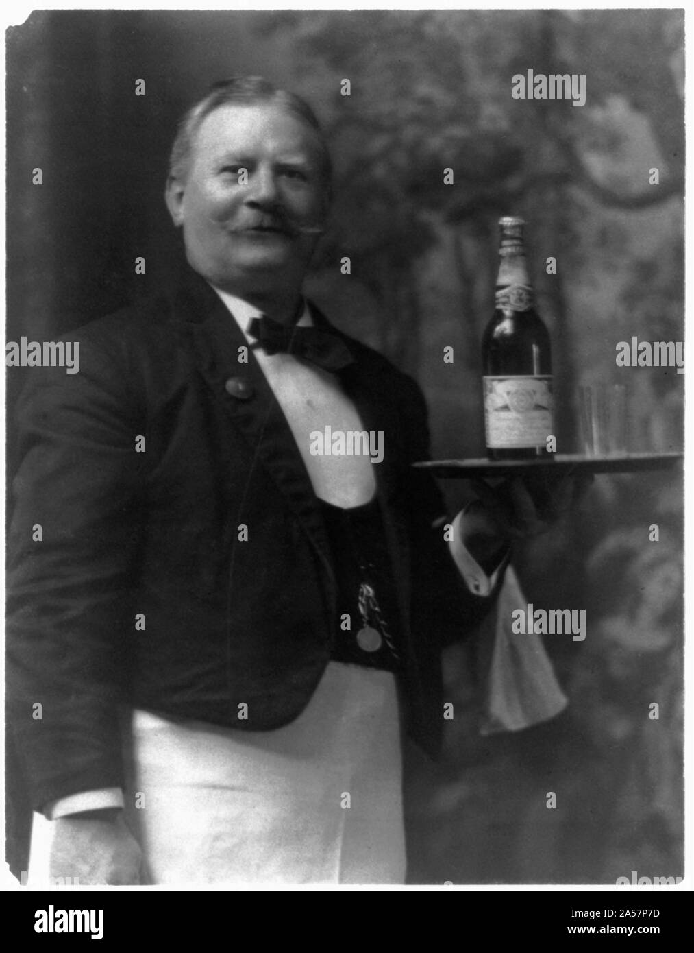 Budweiser beer bottle Black and White Stock Photos & Images - Alamy