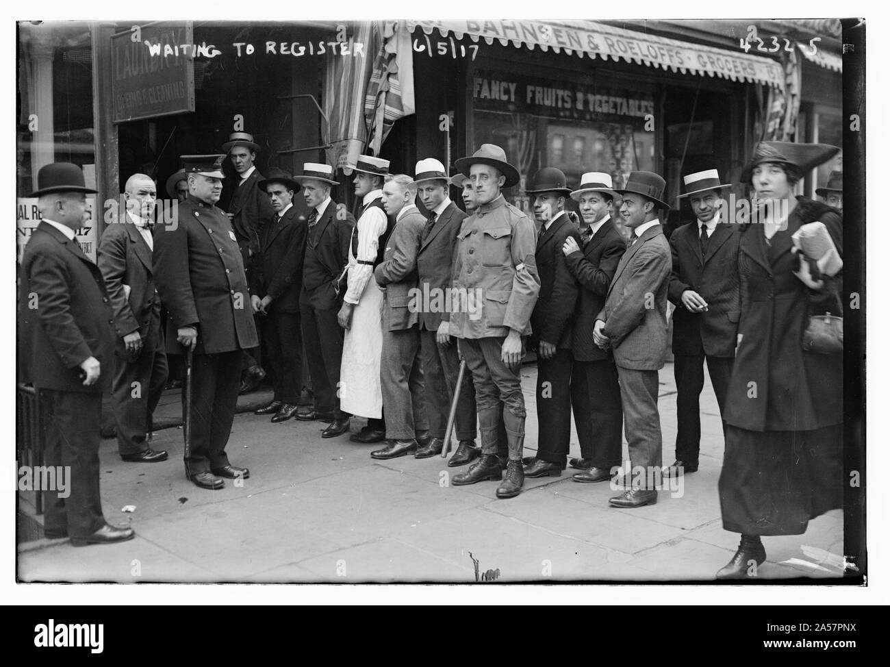 Waiting process hi-res stock photography and images - Alamy