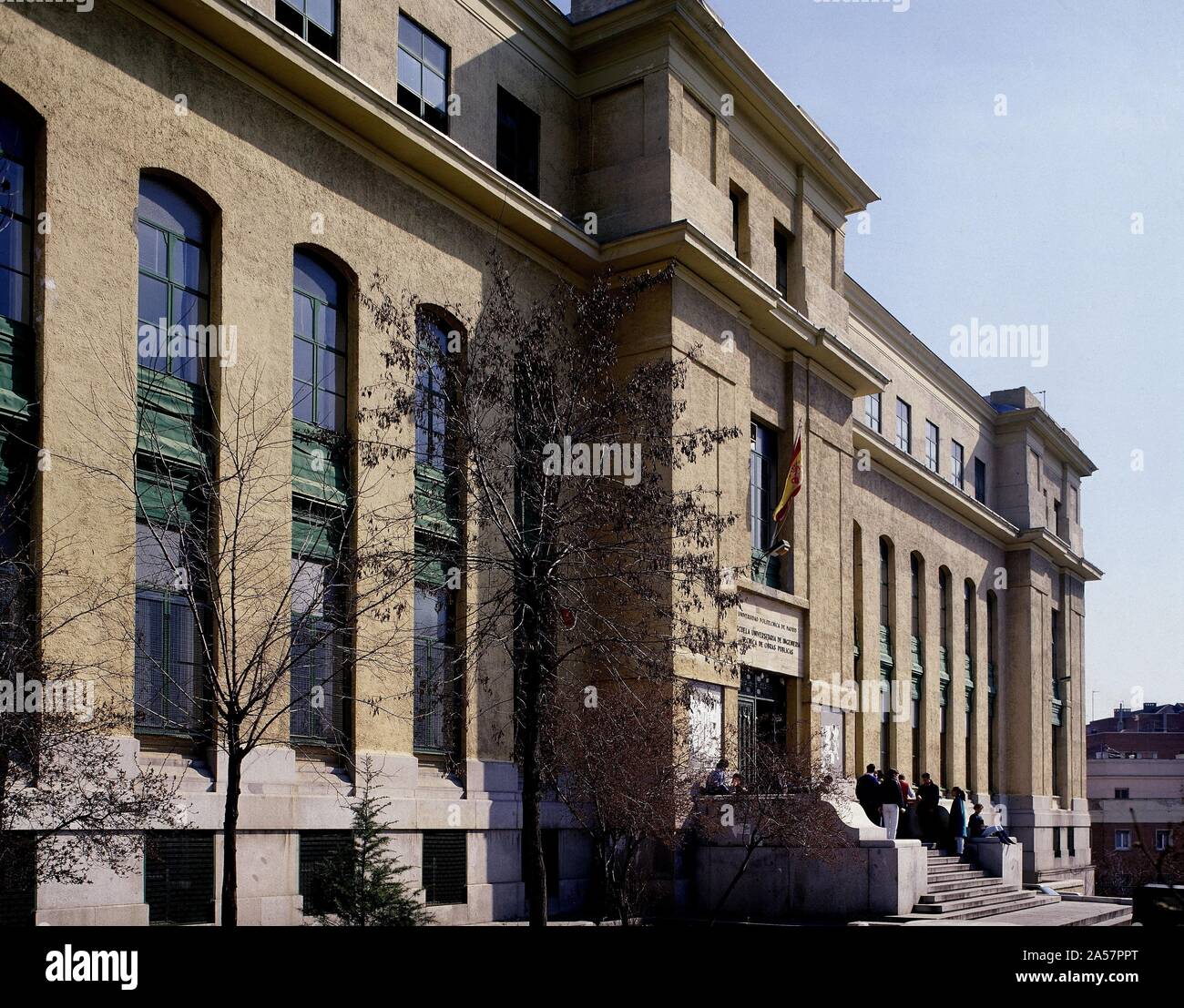 Fachada escuela hi-res stock photography and images - Alamy