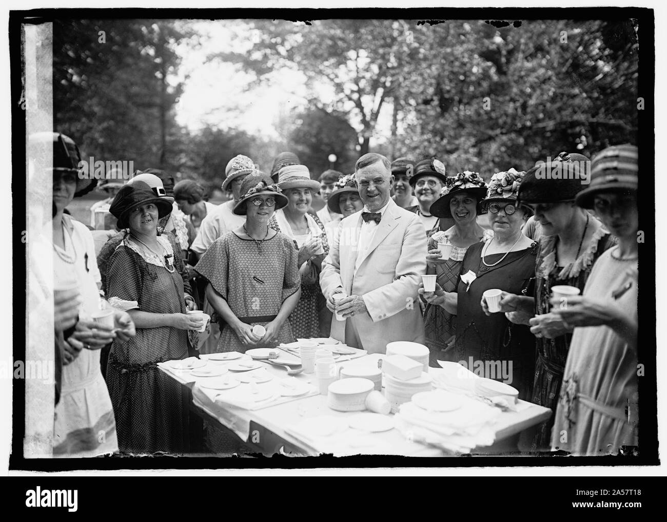 Farm field farmers work Black and White Stock Photos & Images - Alamy