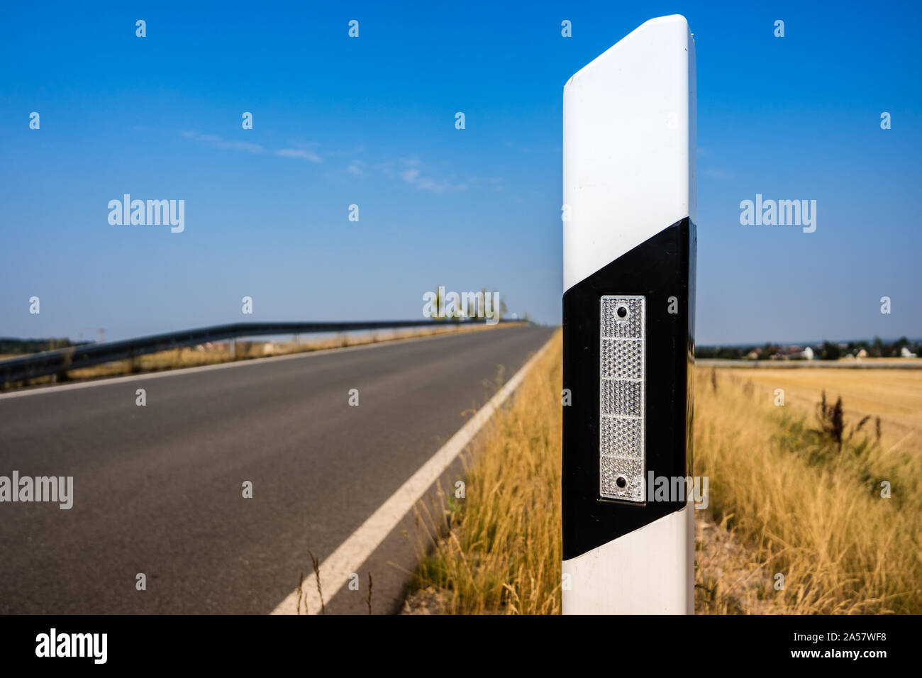 Guide posts on a country road Stock Photo - Alamy