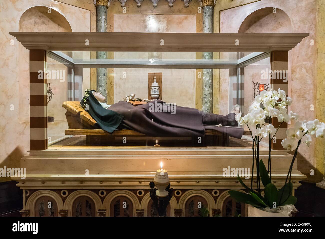 Saint clare of assisi hi-res stock photography and images - Alamy