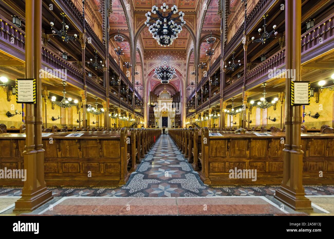 Jewish synagogue, interior, Budapest, Hungary Stock Photo - Alamy
