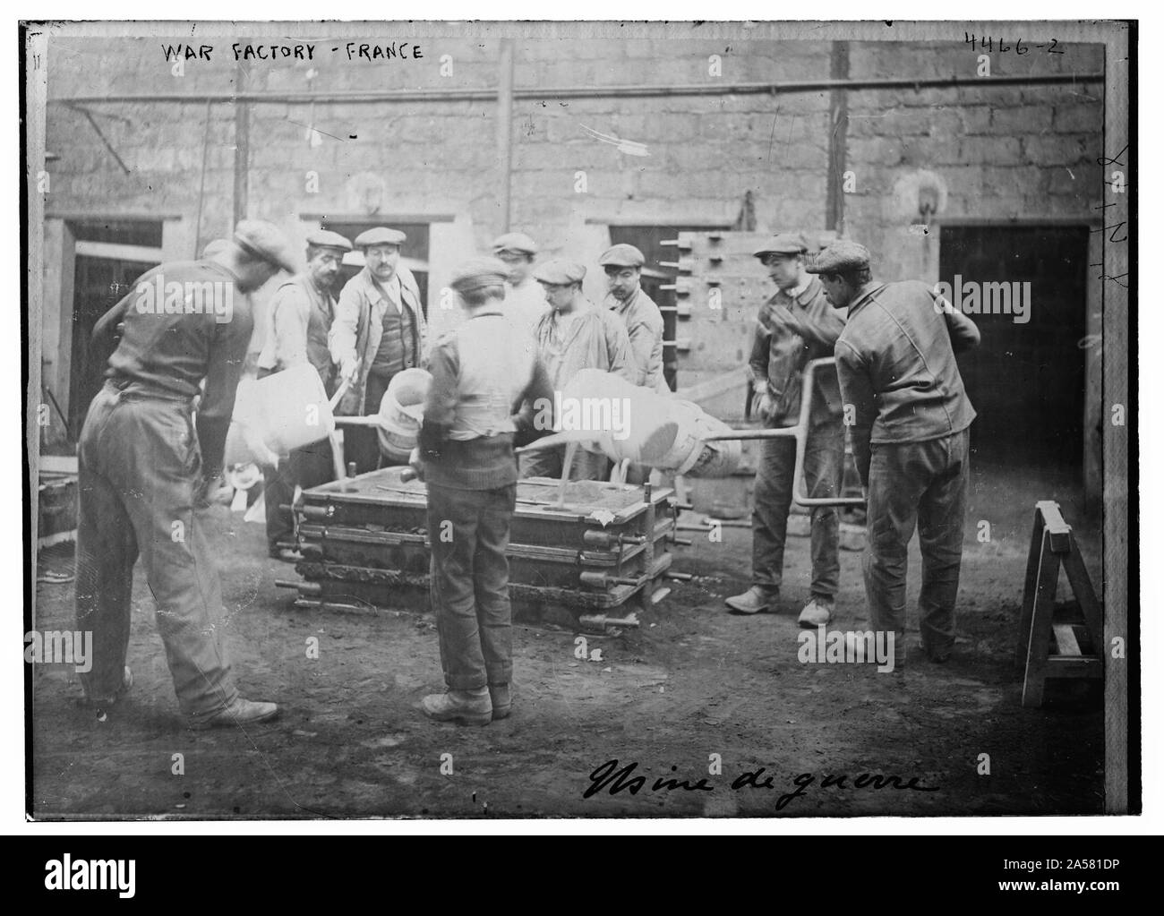 European factory world war Black and White Stock Photos & Images - Alamy