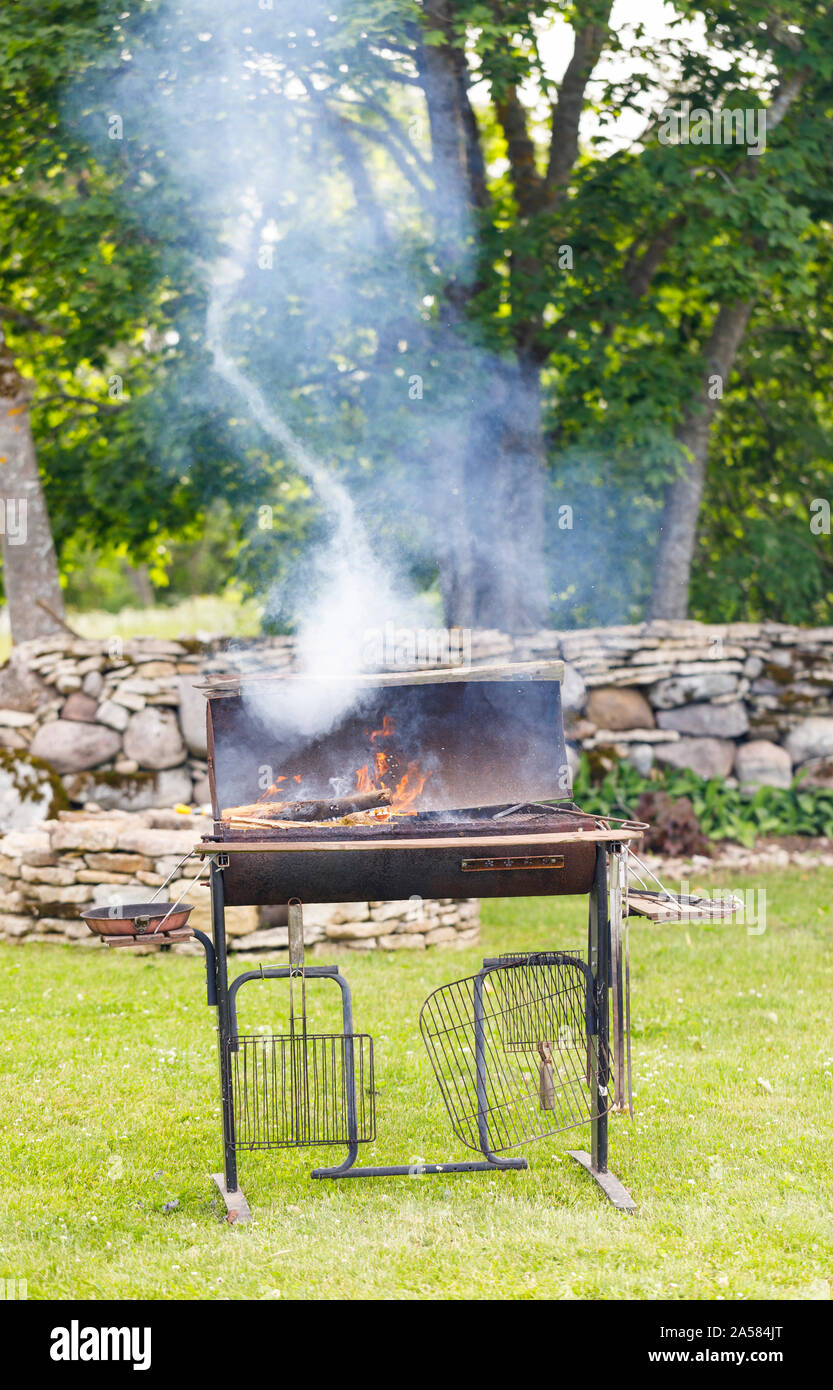 Barbecue in the garden hi-res stock photography and images - Alamy