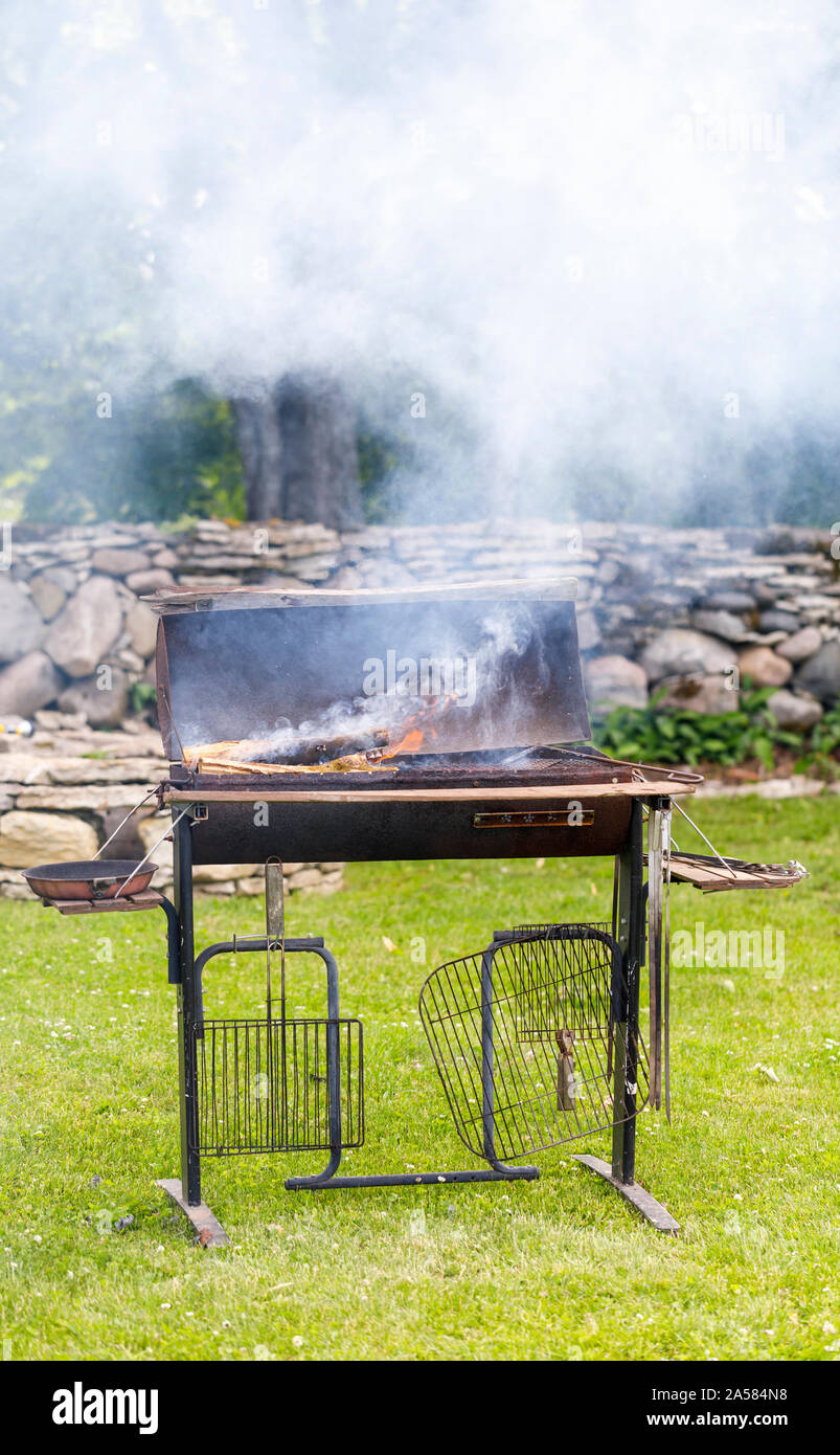 Flaming barbecue hi-res stock photography and images - Alamy