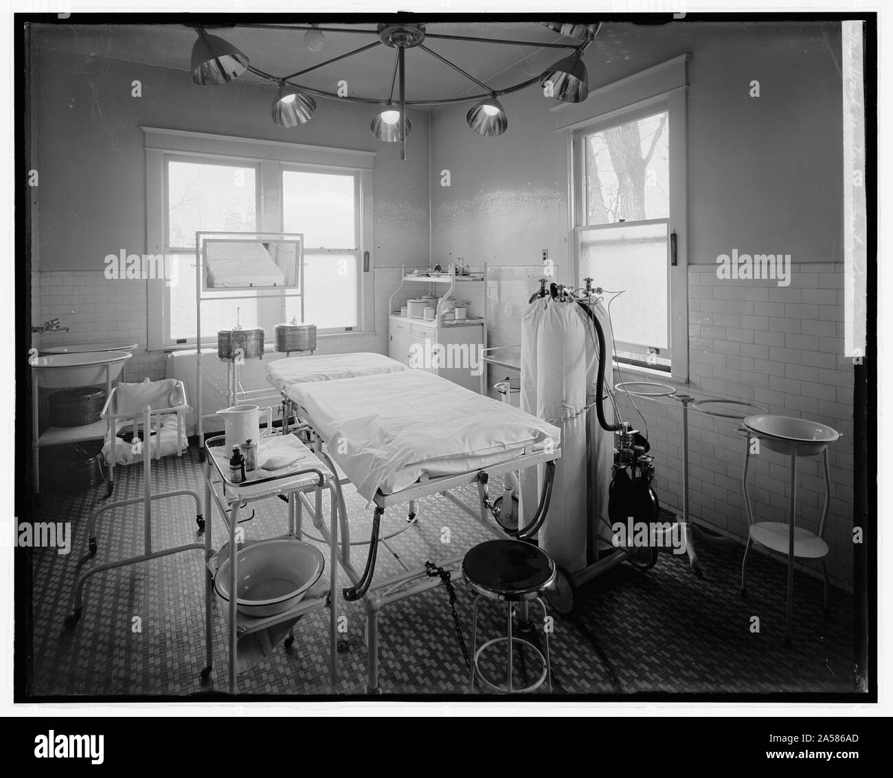 Operating room historical hi-res stock photography and images - Alamy