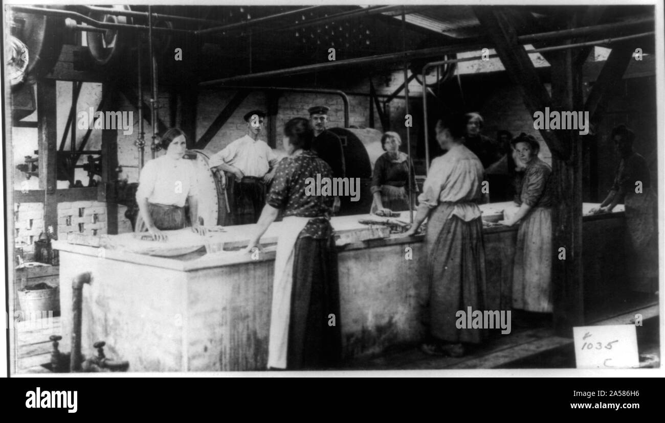 Wash women at work Stock Photo - Alamy