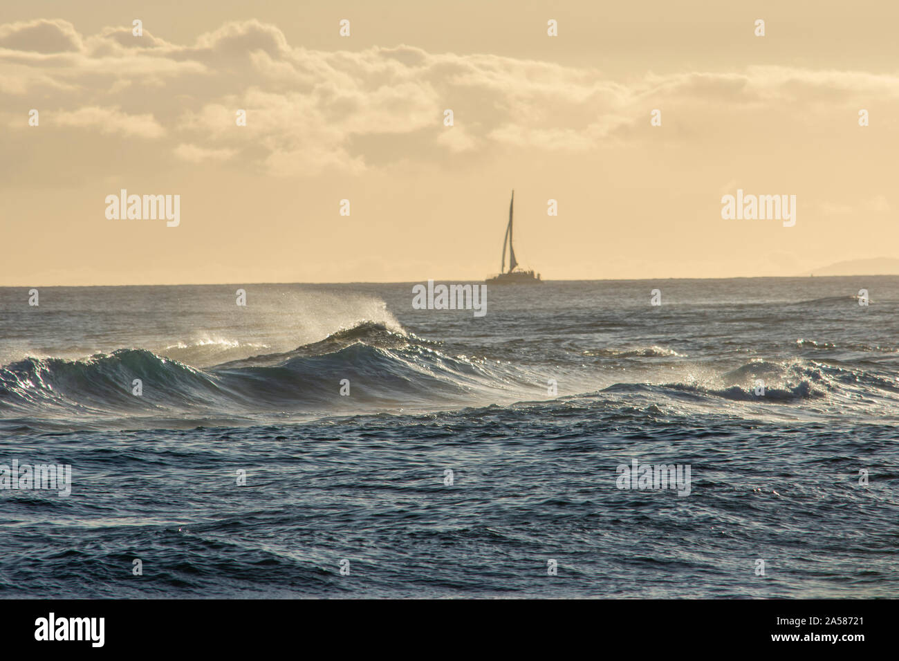 Ocean waves hi-res stock photography and images - Alamy