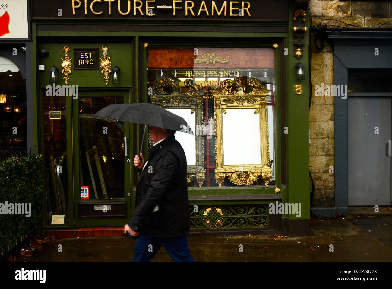 Everyday life in a city in europe Stock Photo - Alamy