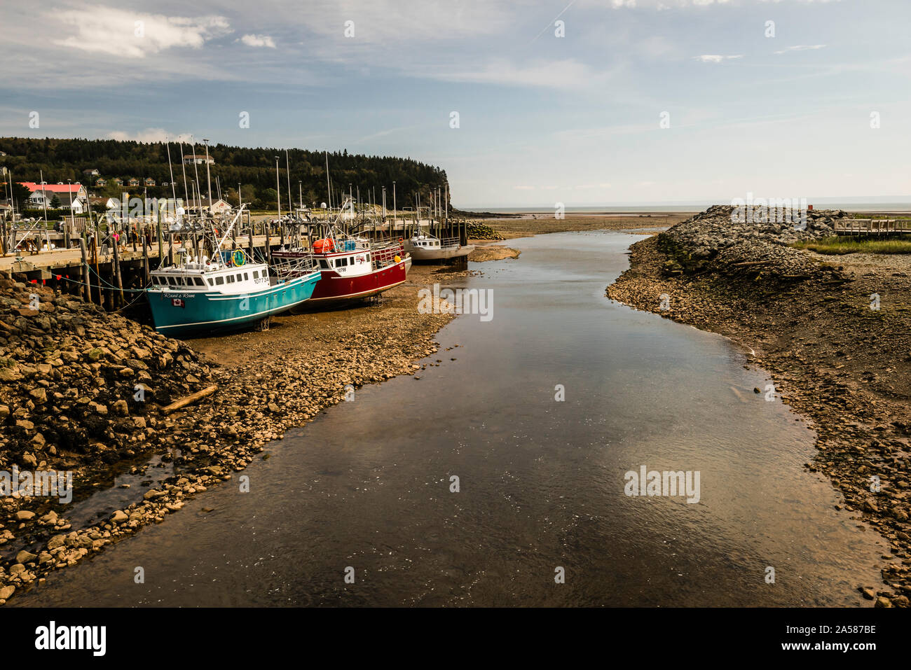 Harbor & Boats at Low Tide Alma, New Brunswick, CA Stock Photo - Alamy