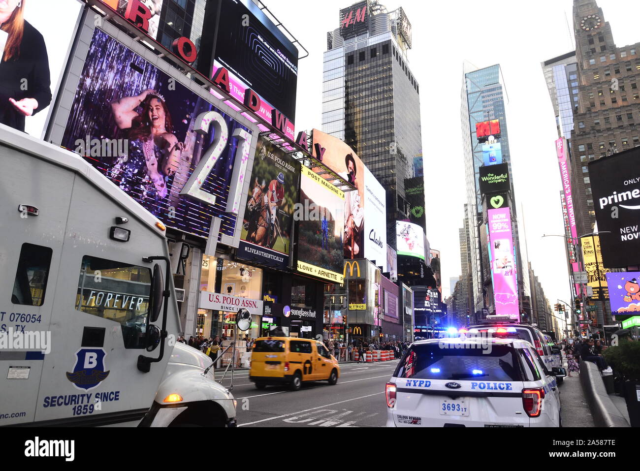 Busy Times Square in New York, USA Stock Photo - Alamy