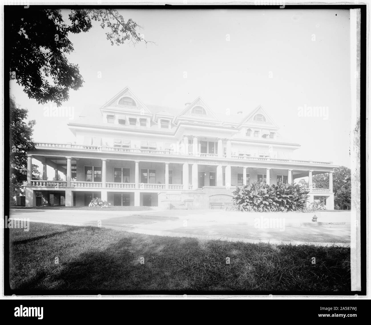 Early 1900s sanitarium hi-res stock photography and images - Alamy