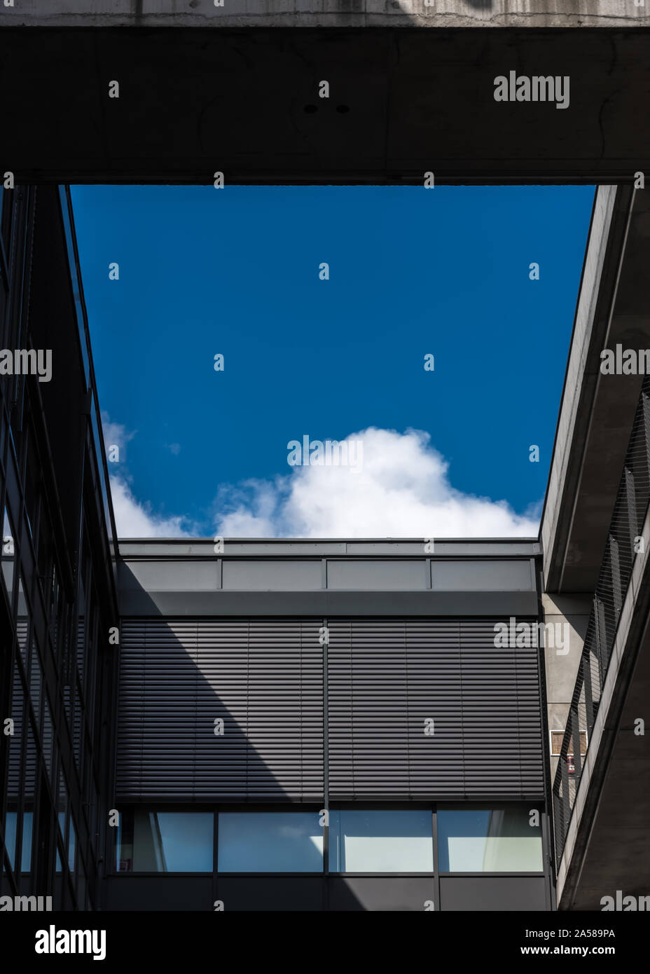 Modern office building courtyard hi-res stock photography and images ...