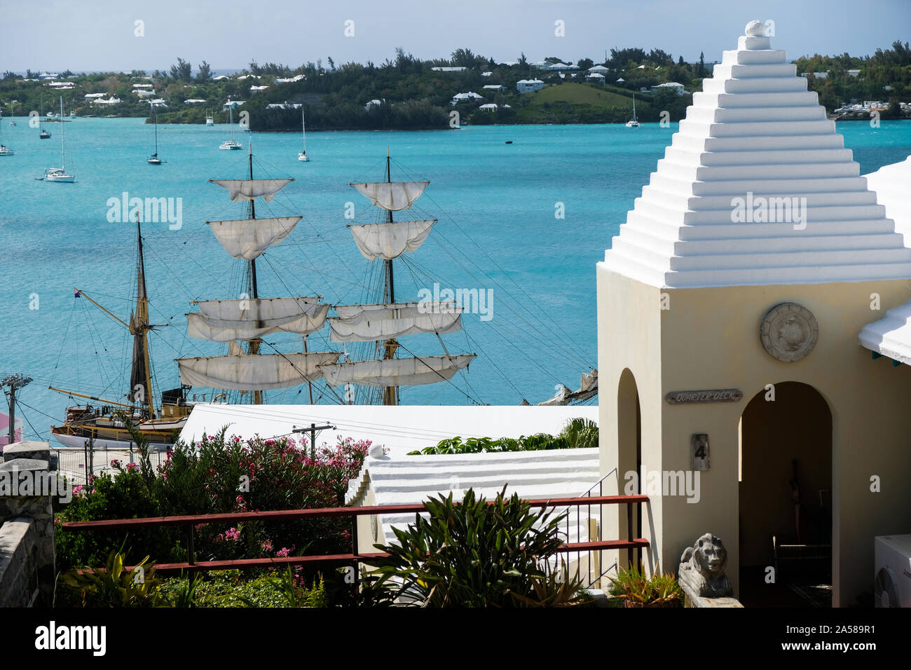 Bermuda steeped roofs hi-res stock photography and images - Alamy