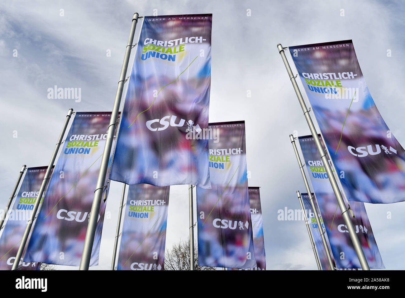 Munich, Deutschland. 18th Oct, 2019. general, border motif CSU flags in ...