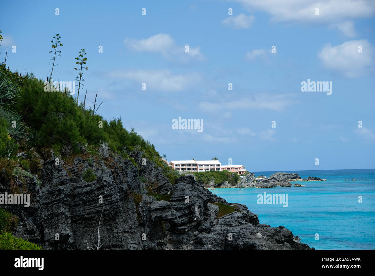 Bermuda limestone cliffs hi-res stock photography and images - Alamy