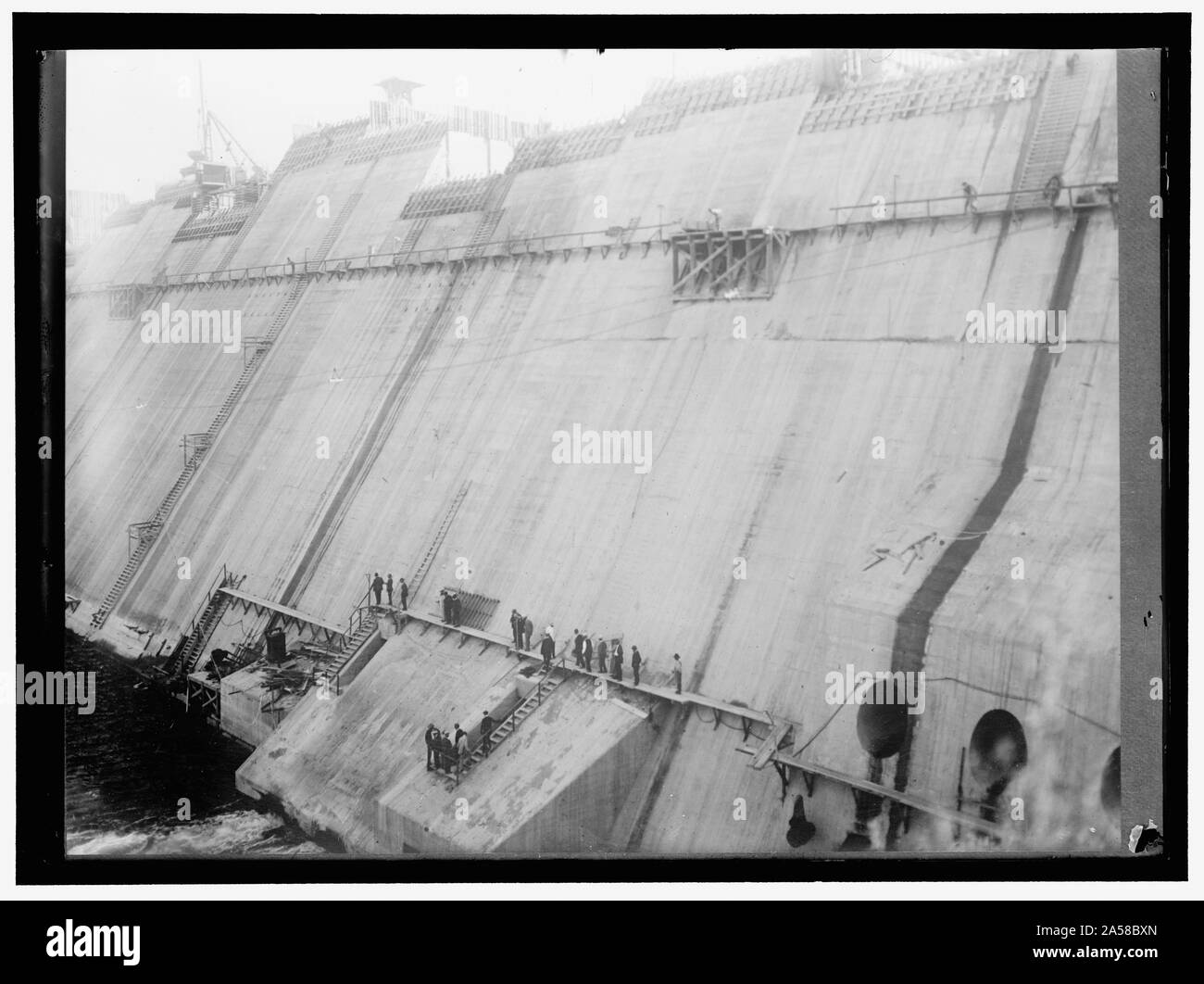 Dam under construction Black and White Stock Photos & Images - Alamy