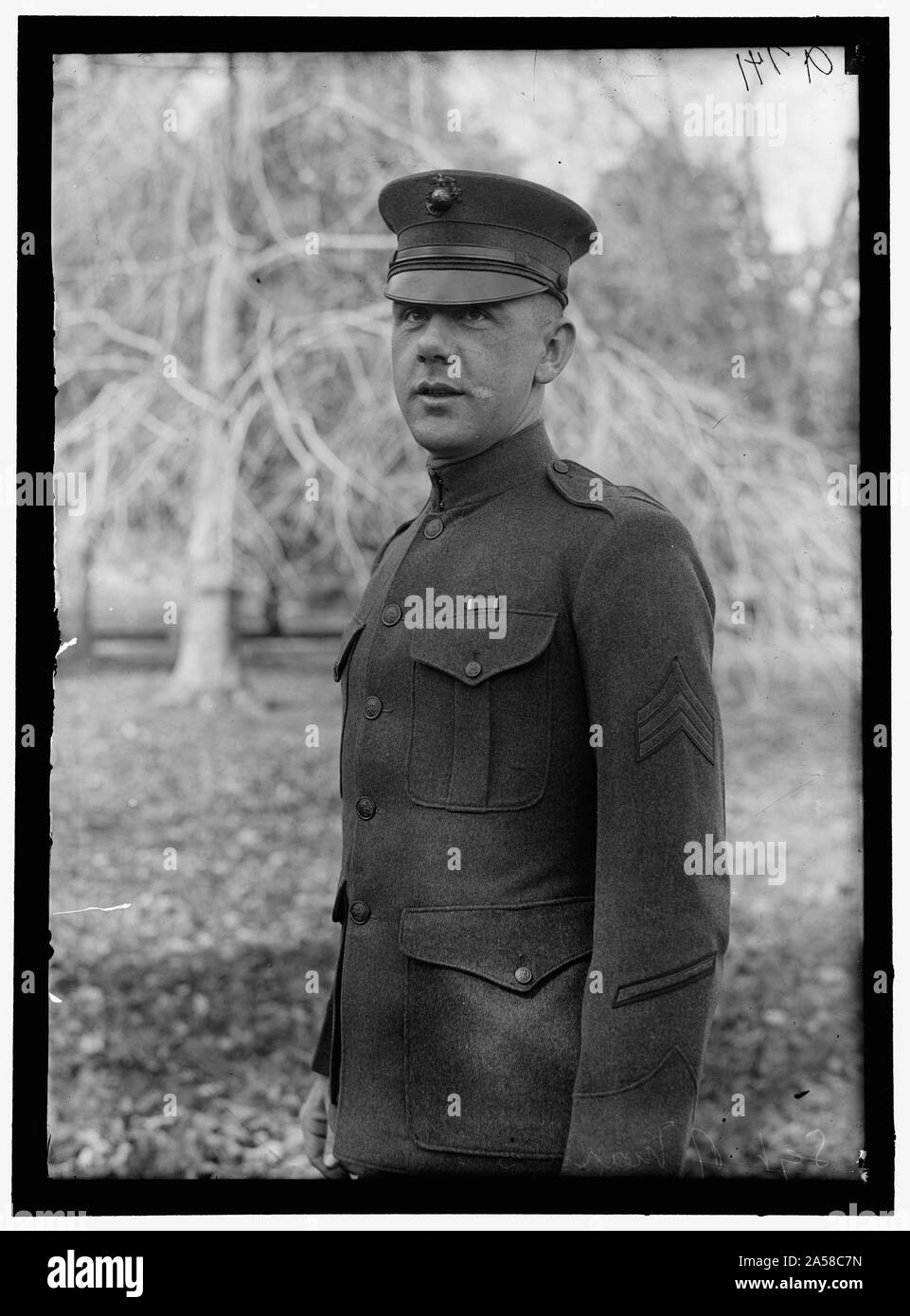 Enlisted marine uniform hi-res stock photography and images - Alamy