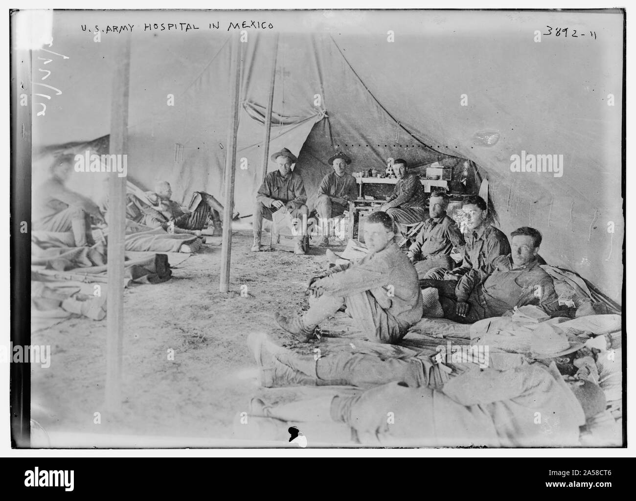 U s army soldiers medical Black and White Stock Photos & Images - Alamy