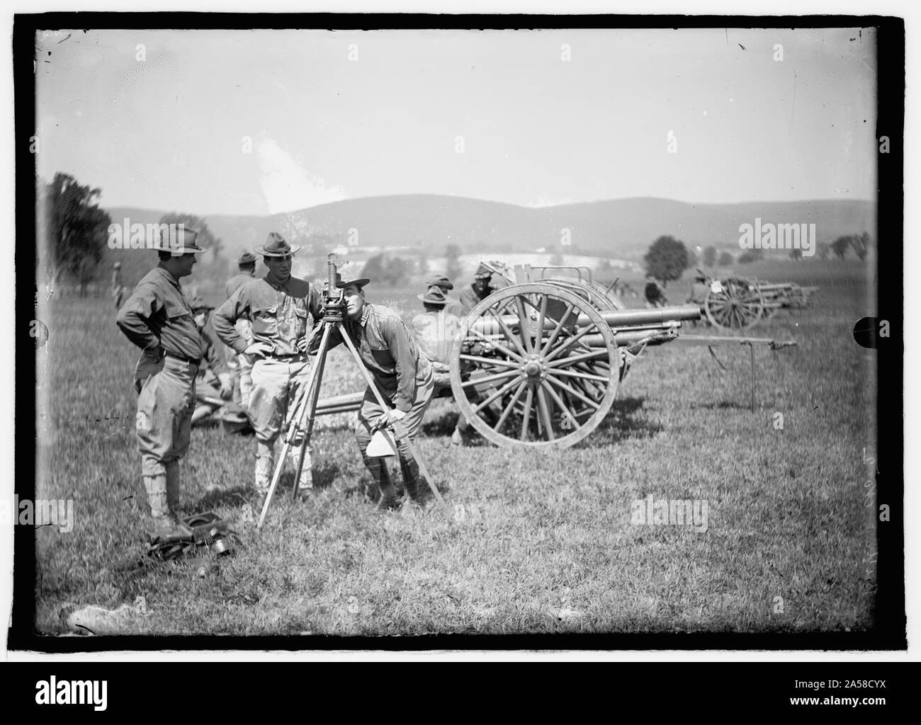 U.S. Army artillery practice Stock Photo - Alamy