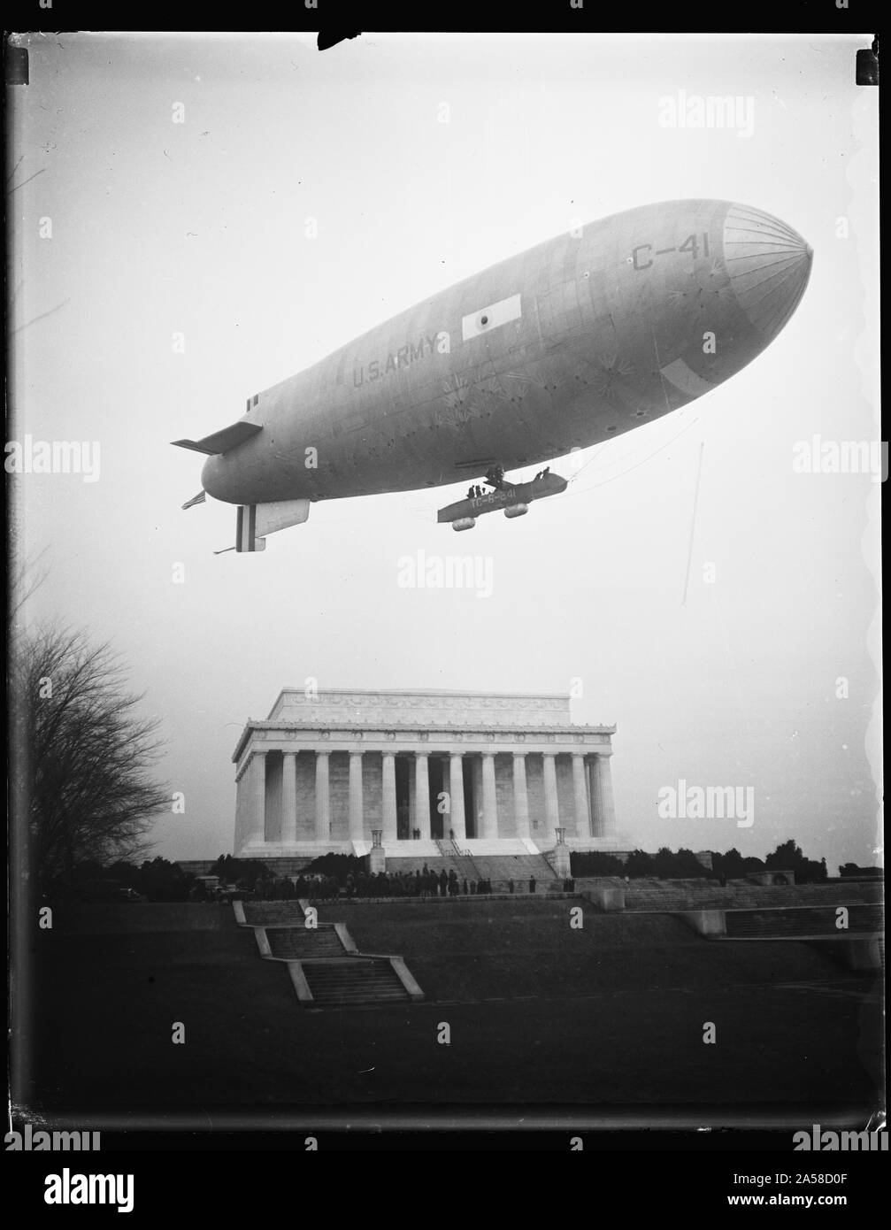 U.S. Army blimp over Lincoln Memorial, Washington, D.C Stock Photo - Alamy