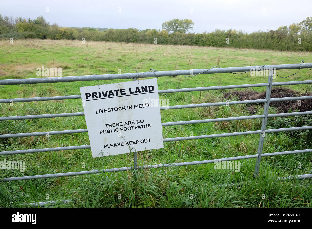 Livestock in field sign hi-res stock photography and images - Alamy