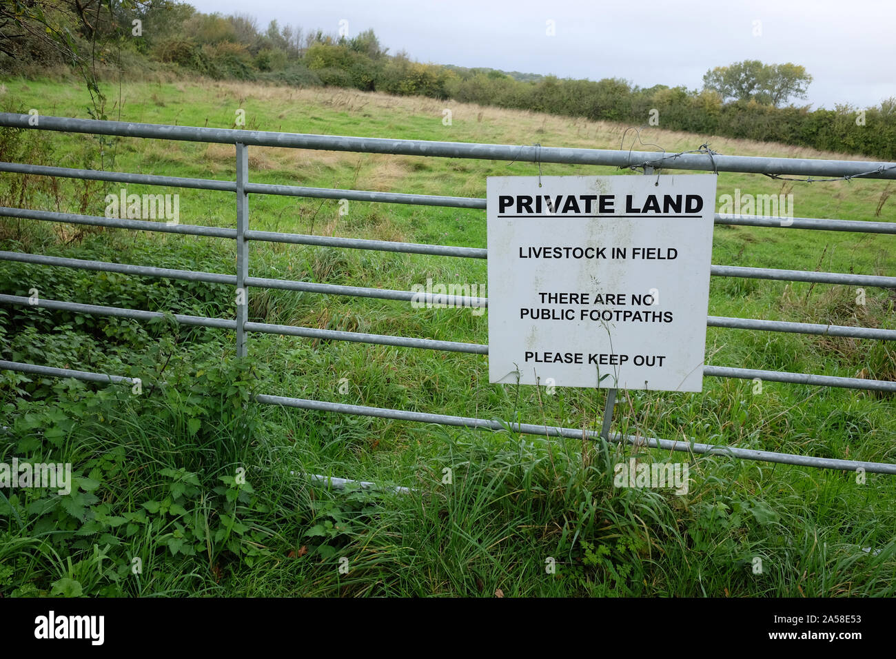 Livestock in field sign hi-res stock photography and images - Alamy