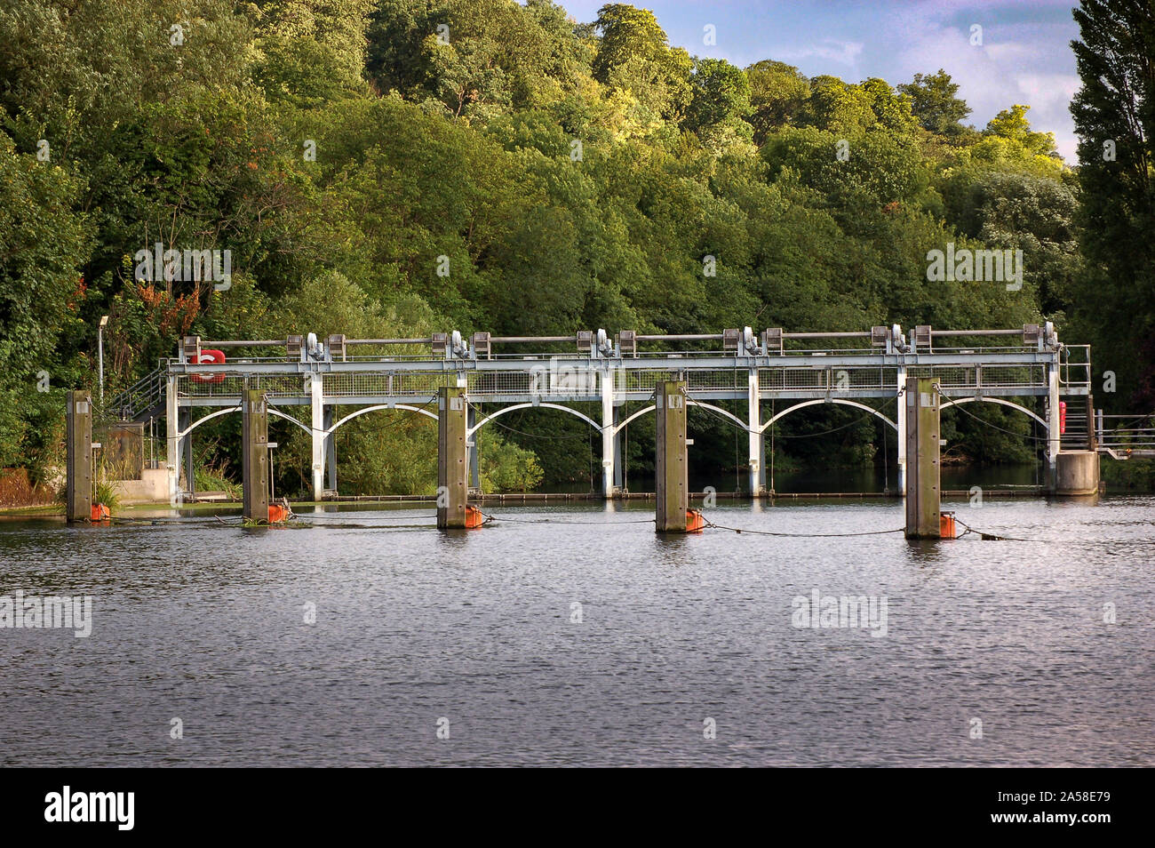 Cookham lock hi-res stock photography and images - Alamy