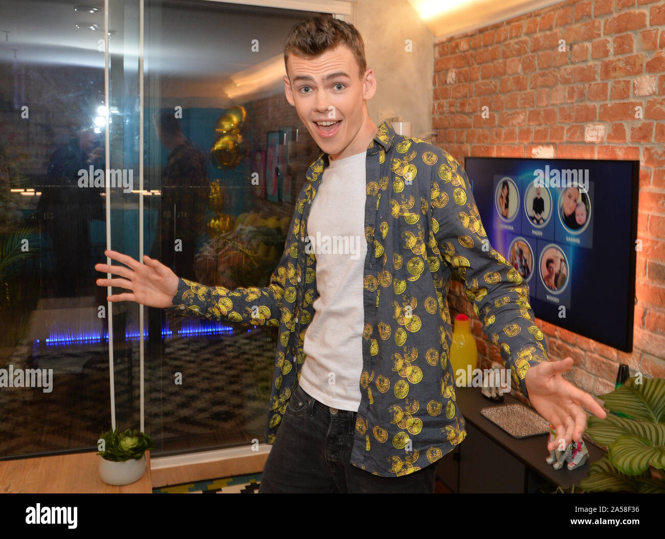 Son zoe ball hi-res stock photography and images - Alamy