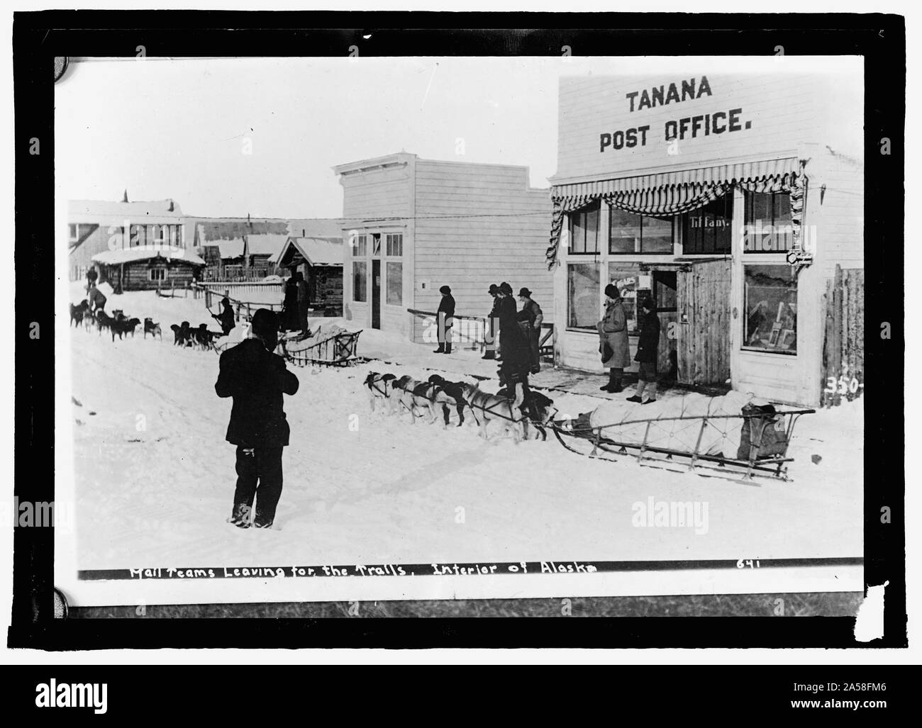 Mail delivery winter Cut Out Stock Images & Pictures - Alamy