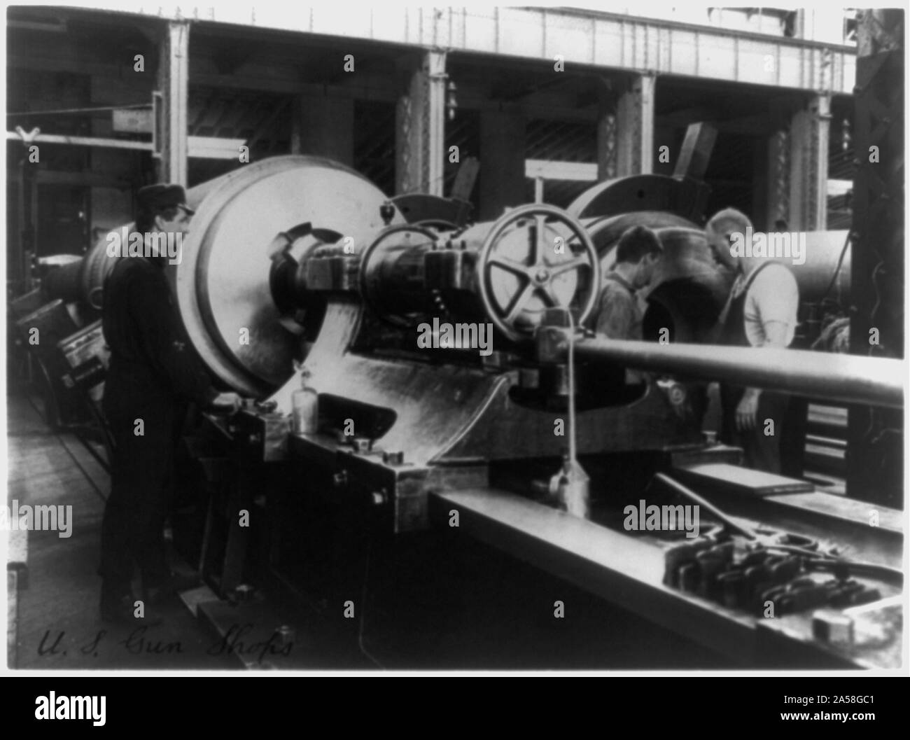 Navy repair shop Black and White Stock Photos & Images - Alamy