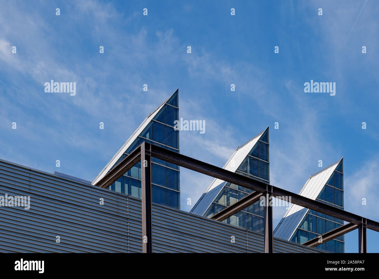 Aluminium composite panel cladding hi-res stock photography and images ...