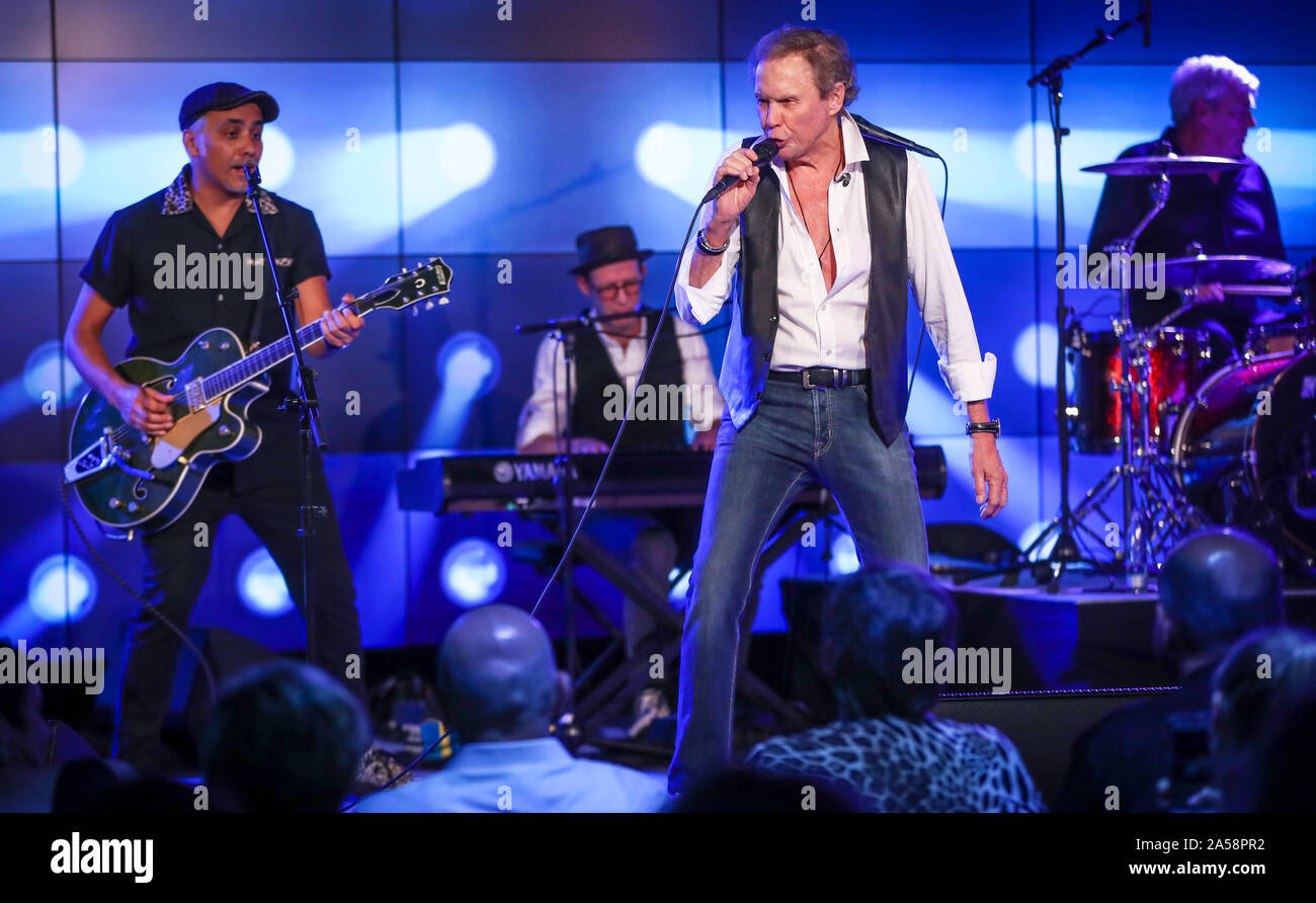 Stuttgart, Germany. 18th Oct, 2019. Singer Peter Kraus sings at the ...
