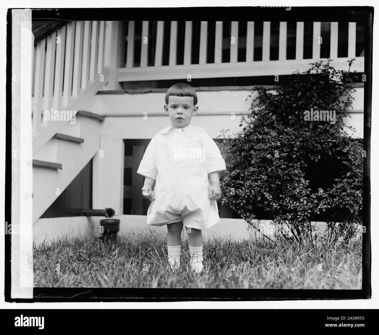 Front yard of old home Black and White Stock Photos & Images - Alamy