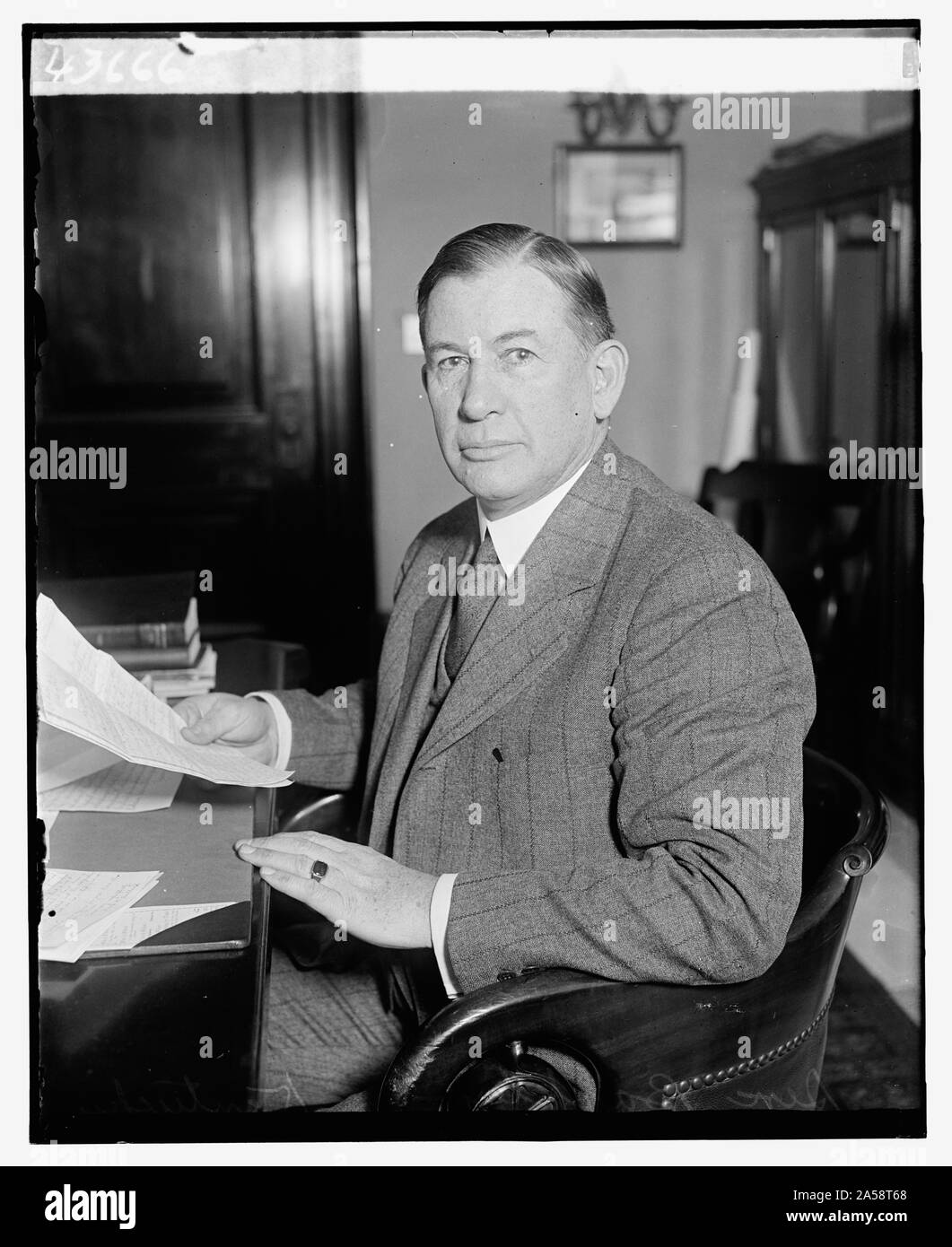 Man desk writing office Cut Out Stock Images & Pictures - Alamy