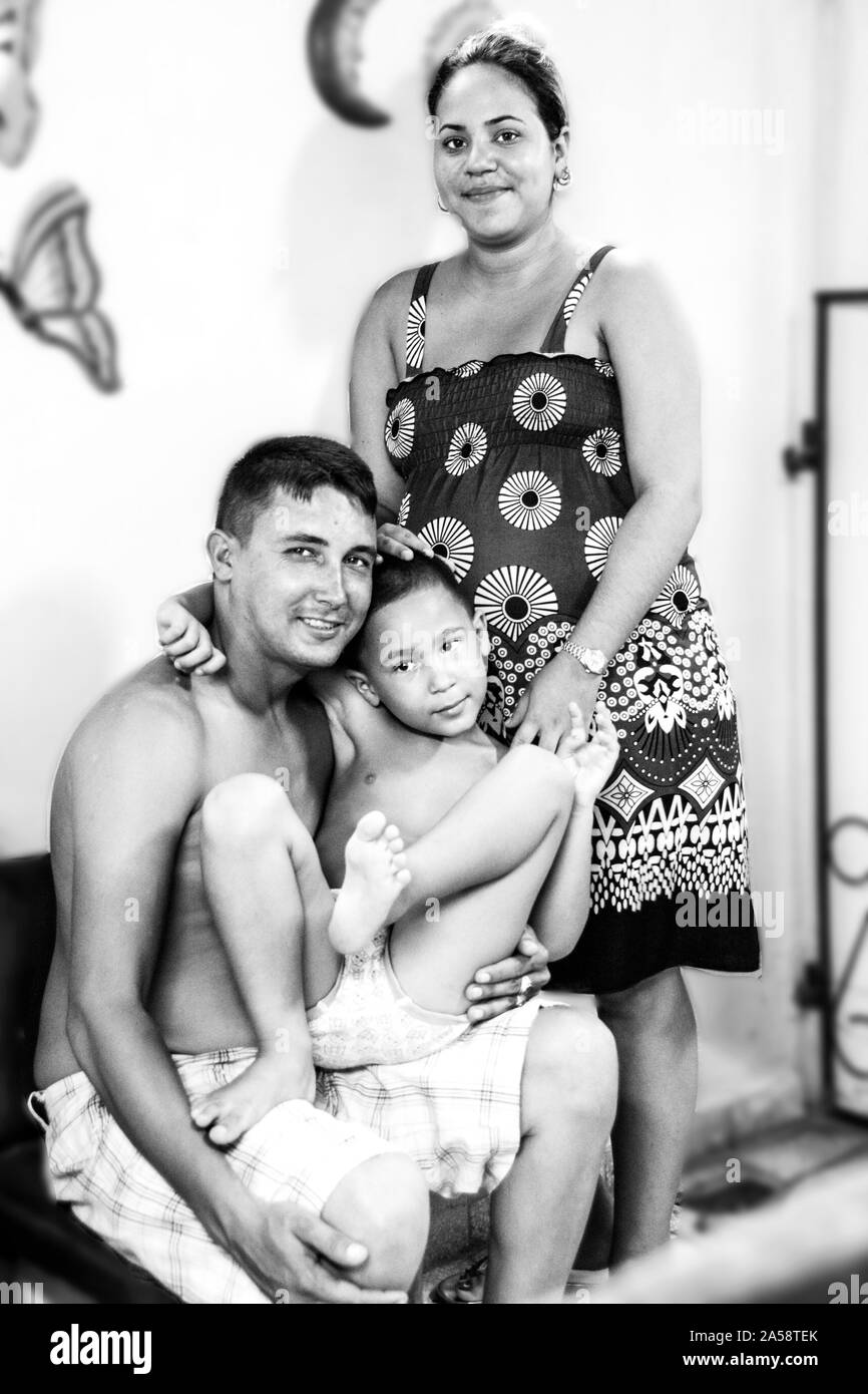 Cuban family hi-res stock photography and images - Alamy
