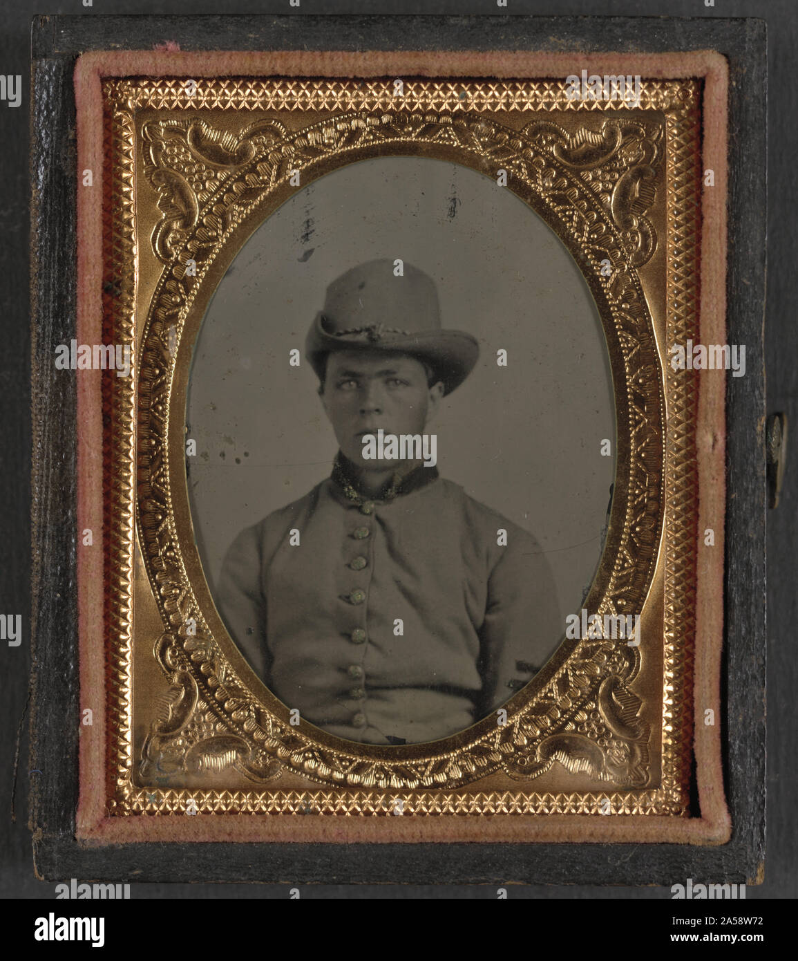 Unidentified soldier in Confederate uniform and Hardee hat Stock Photo ...