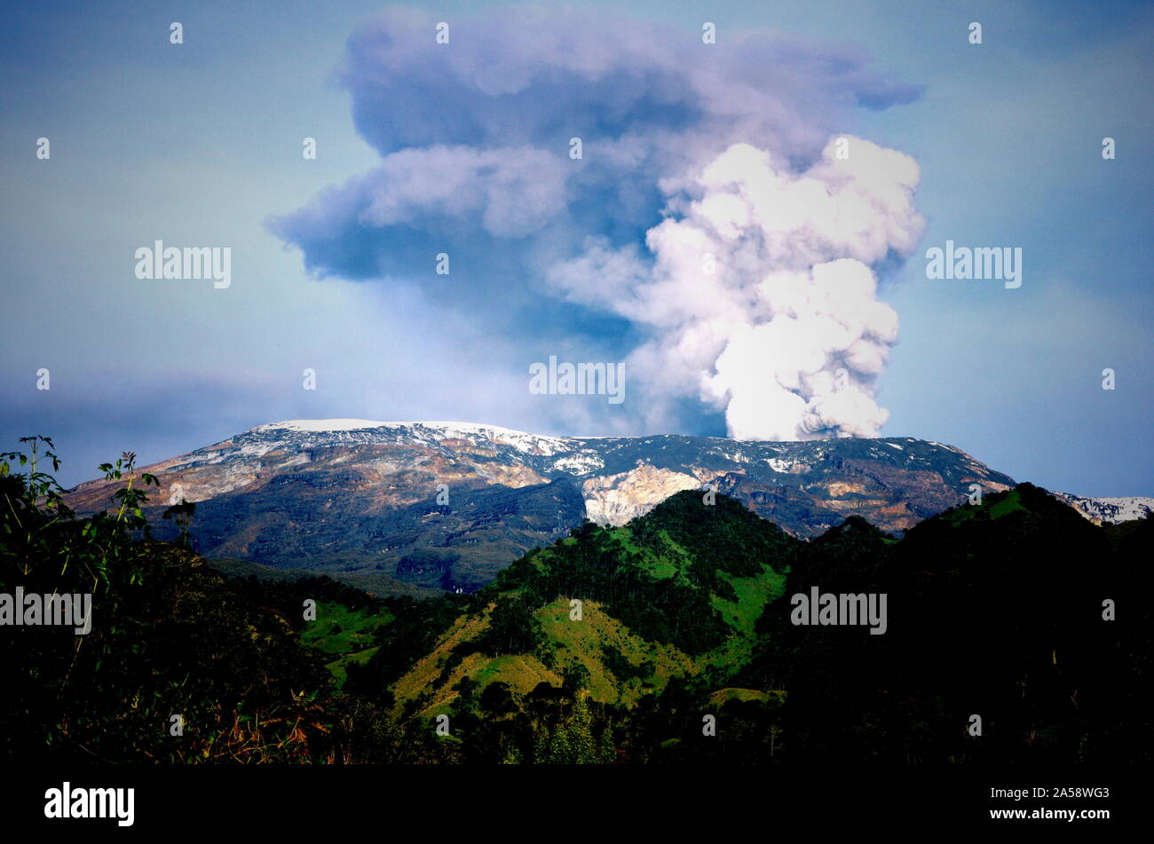 Volcano Nevado del Ruiz in Colombia Stock Photo - Alamy