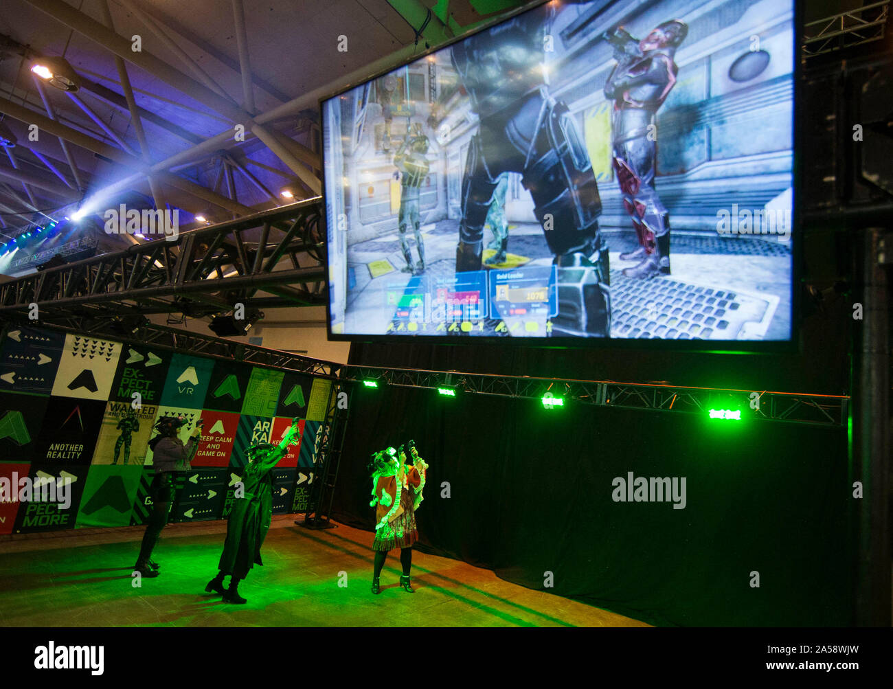 Toronto, Canada. 18th Oct, 2019. Participants play a VR game during the ...