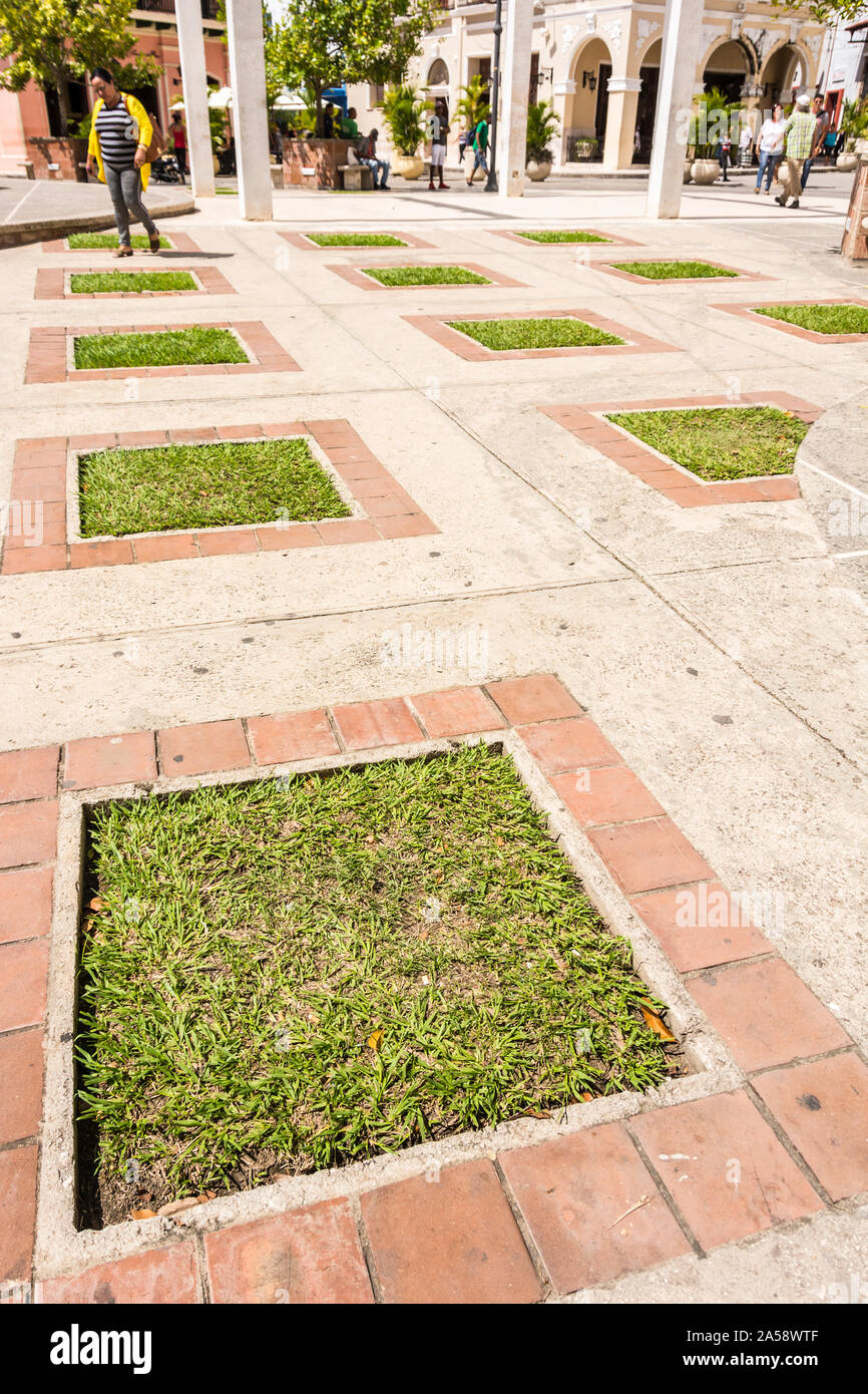 Squares in cuba hi-res stock photography and images - Alamy
