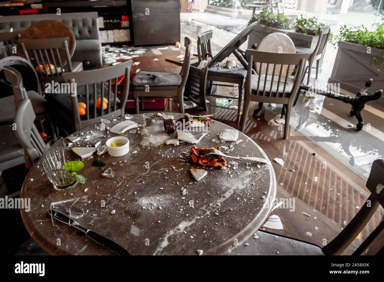 Destroyed shopping mall hi-res stock photography and images - Alamy