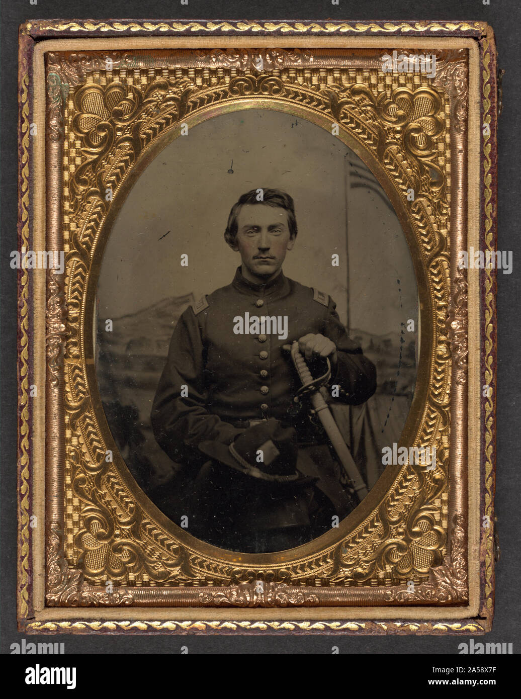 Unidentified soldier in Union first lieutenant's uniform holding slouch ...