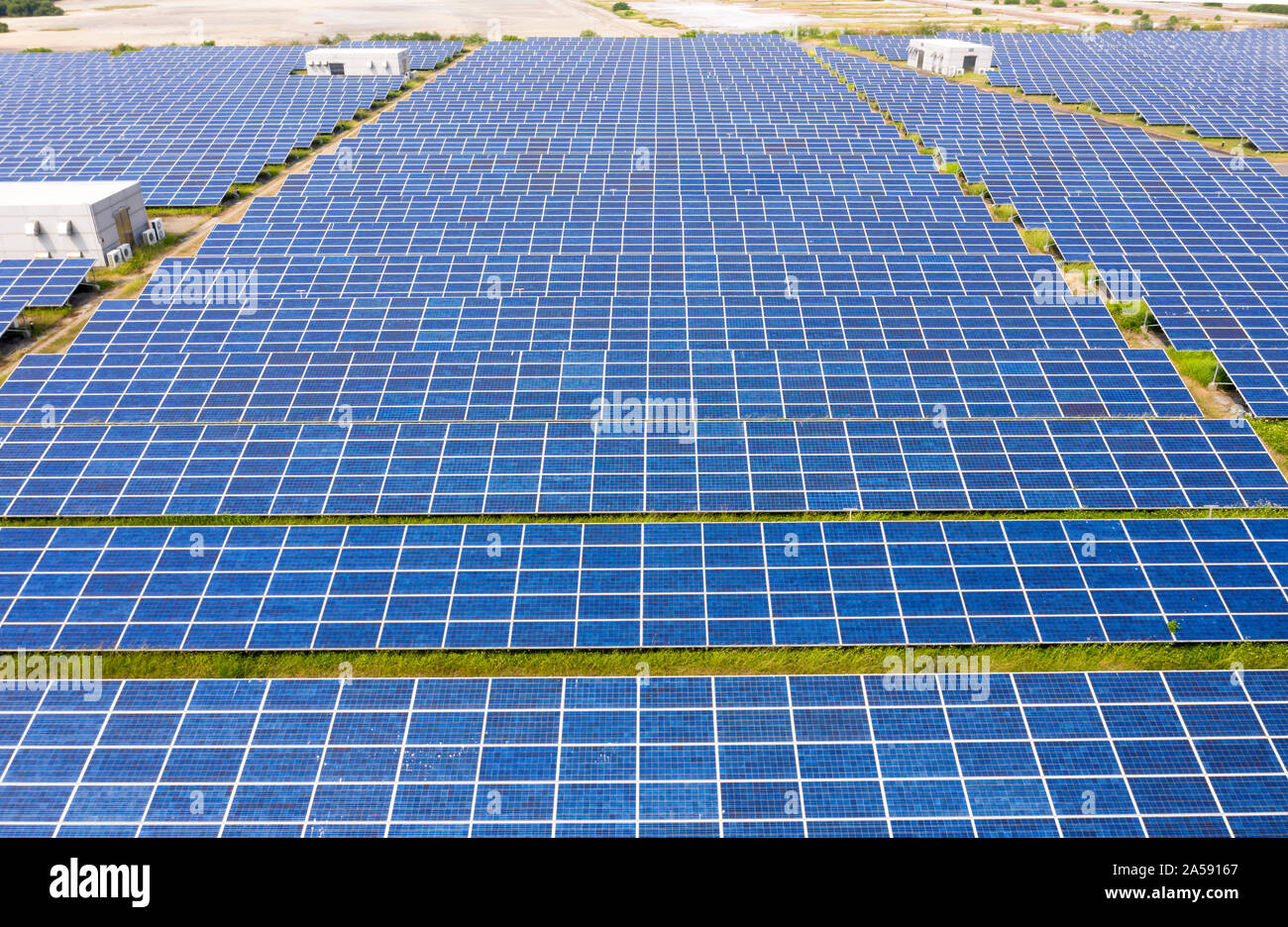 Solar panel farm green grass hi-res stock photography and images - Alamy