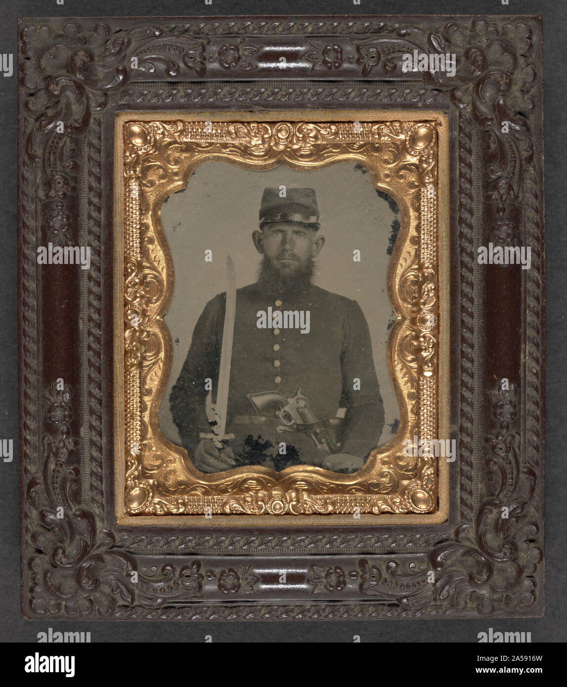 Union soldier revolver hi-res stock photography and images - Alamy