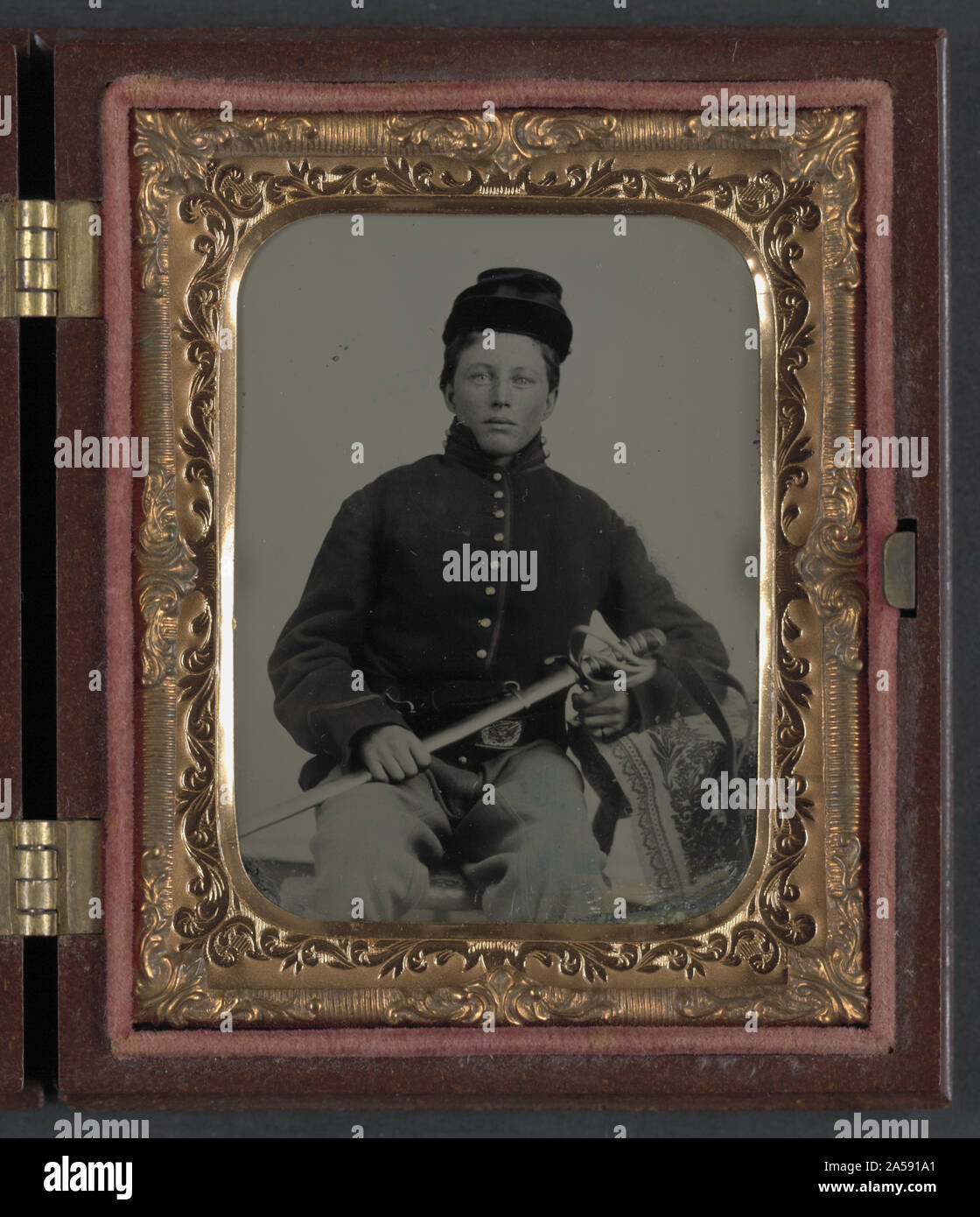 Uniform with sword hi-res stock photography and images - Alamy